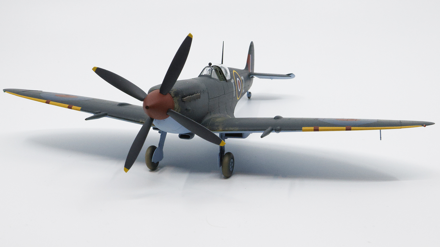 Malta Spitfire IXc Color Scheme - Aircraft WWII - Britmodeller.com